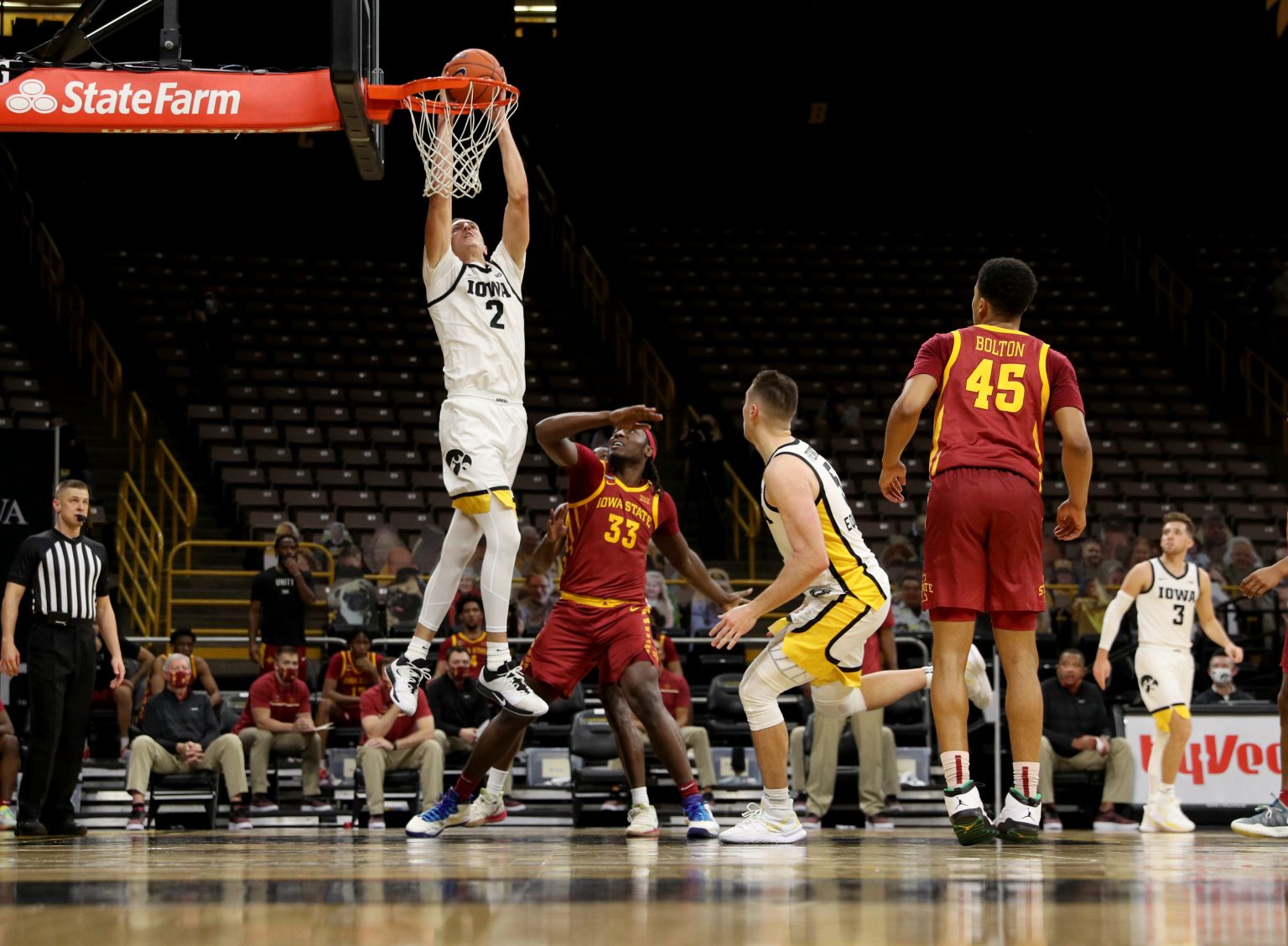 Unlike football, no mystery who's better in men's hoops between Iowa ...