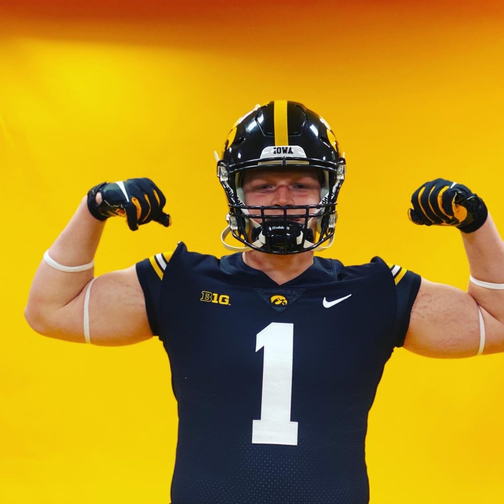 Iowa Western defensive lineman Jordan van den Berg talks Iowa offer ...