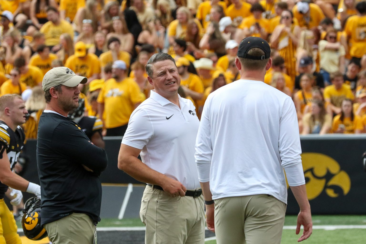 Iowa's problems on offense go way beyond who plays quarterback - Hawk ...