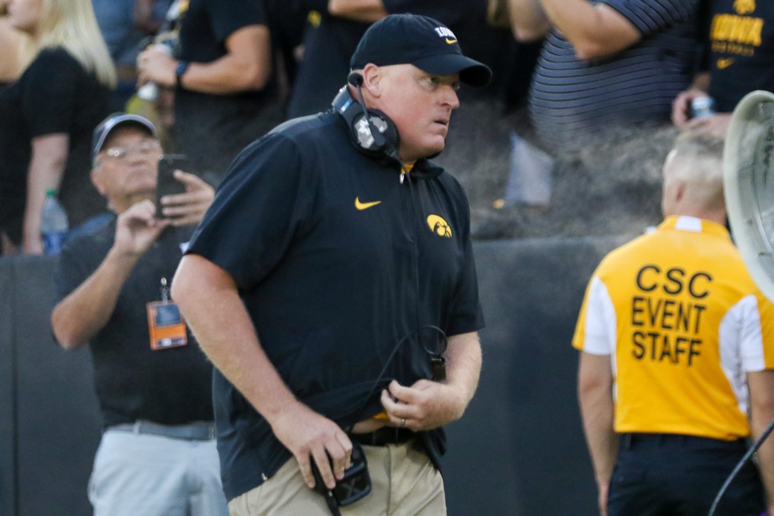Iowa offensive line thriving under George Barnett - Hawk Fanatic