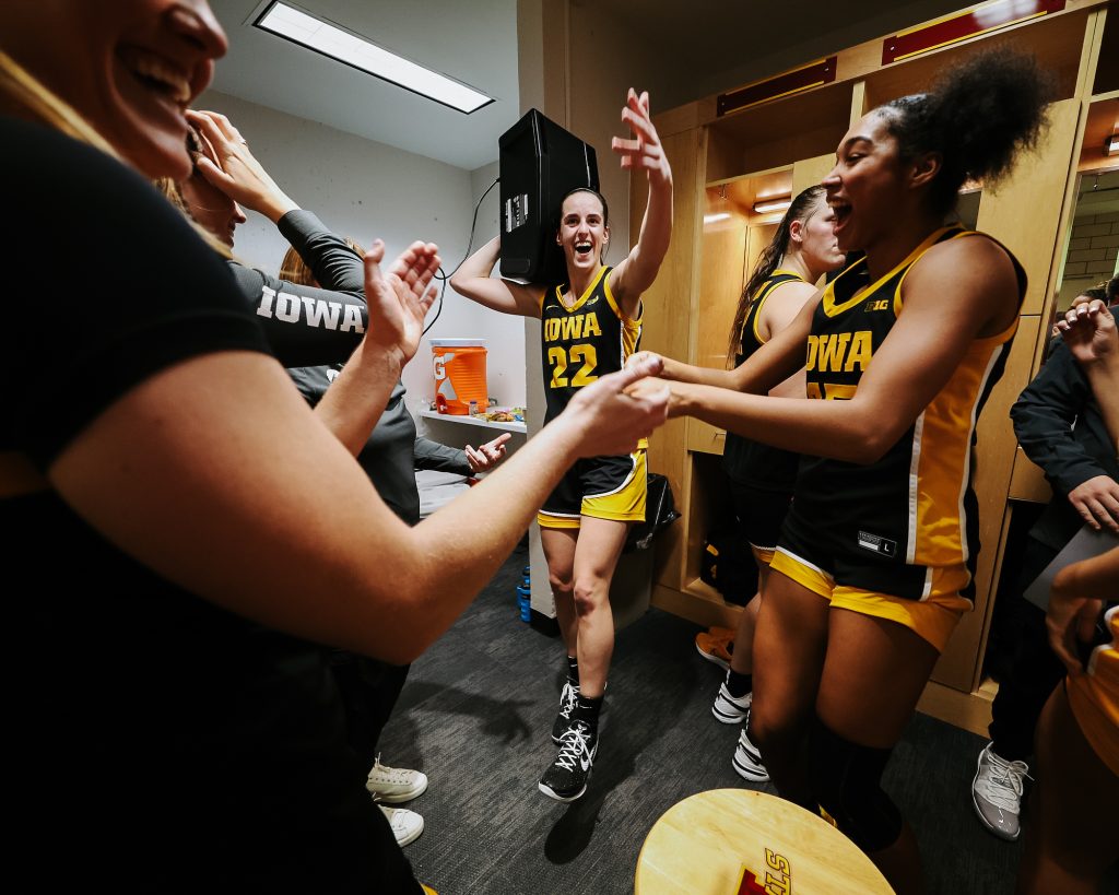 Caitlin Clark reaches 3,000 career points as Iowa women overcome young ...