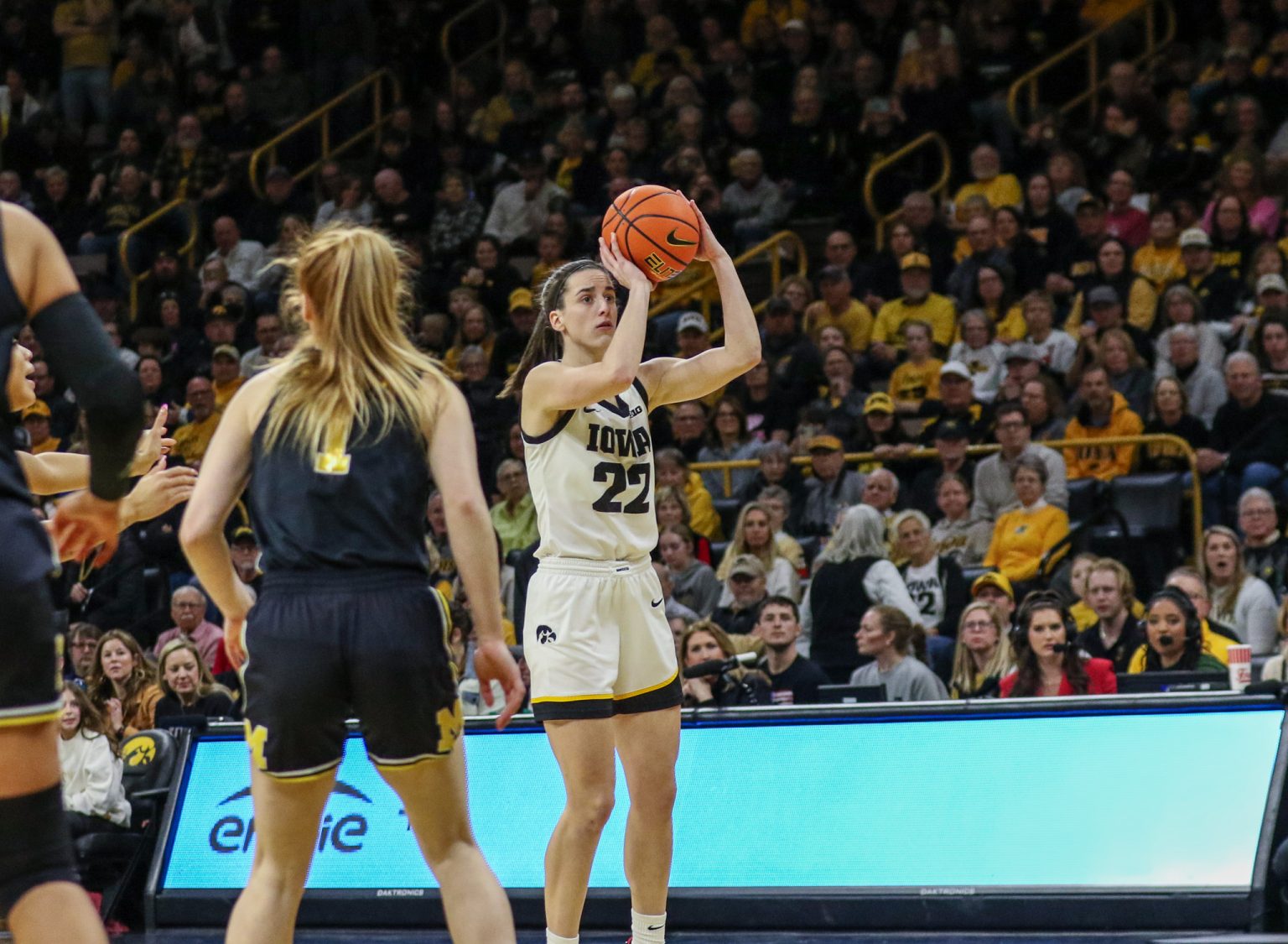 A fitting way for Iowa to honor Caitlin Clark's legend forever - Hawk ...