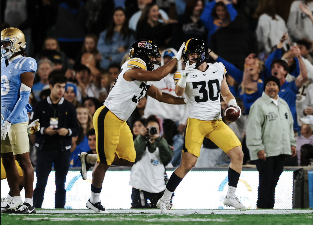 Rose Bowl Stadium continues to haunt Iowa football team - Hawk Fanatic