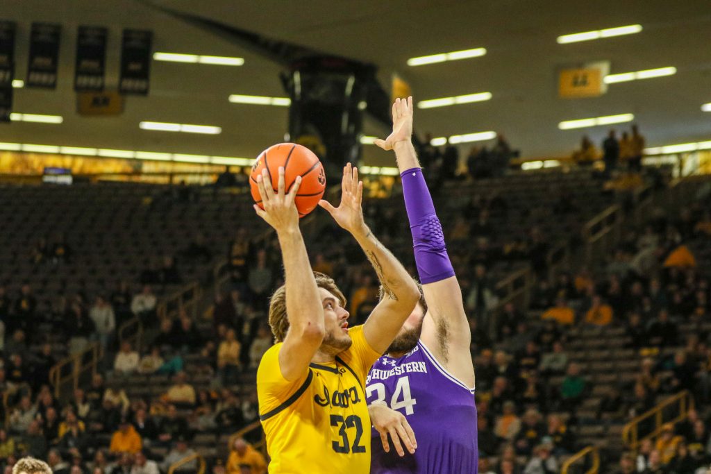Short-handed Iowa men edge Northwestern 80-79 on Josh Dix game-winning ...