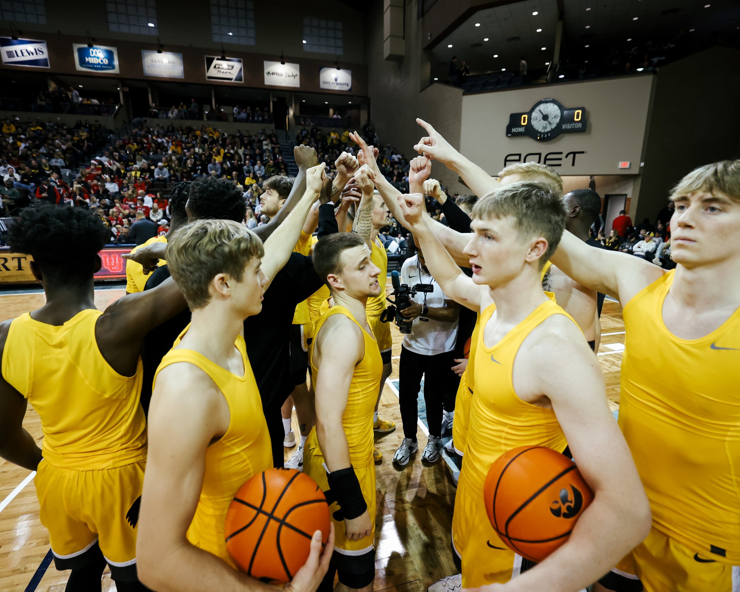 Iowa men will face USC Tuesday in Los Angeles despite ongoing wild ...