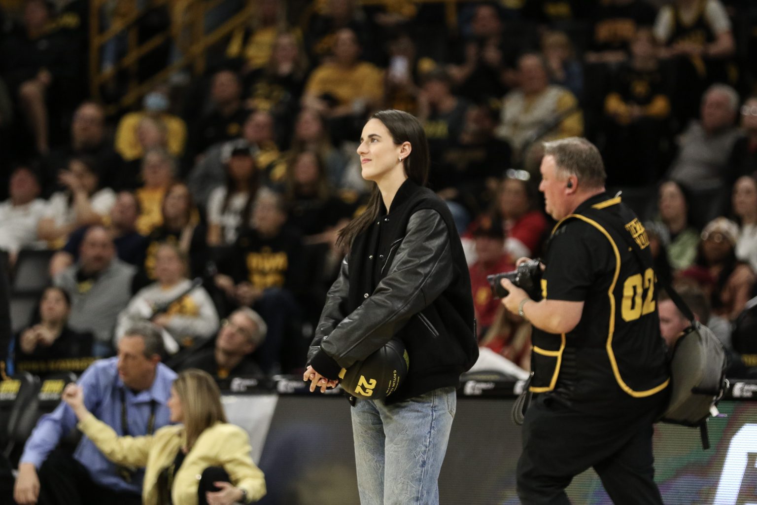 Video: Lucy Olsen leads Iowa over #4 USC 76-69, Caitlin Clark's jersey ...