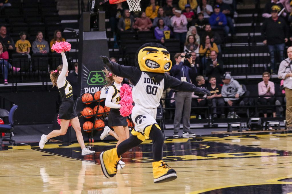 Hawkeye Men's Basketball - University of Iowa News | HawkFanatic - Pat ...