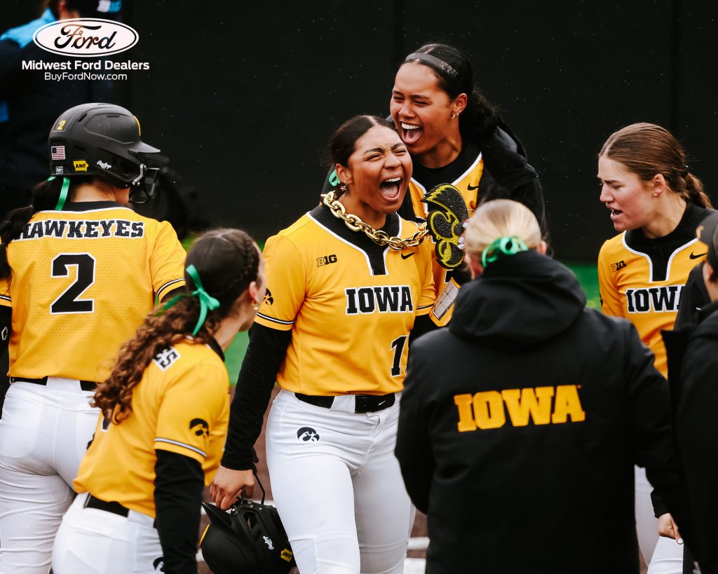 Iowa softball defeats fifth-ranked UCLA 7-4 at Pearl Field - Hawk Fanatic