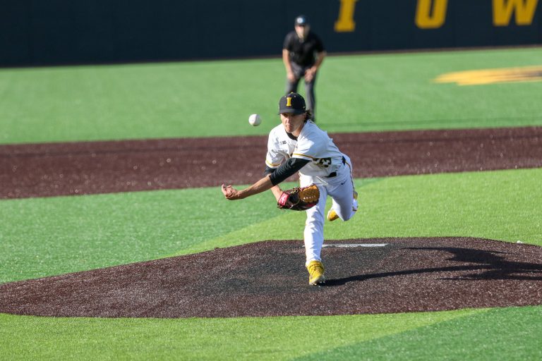 Iowa baseball falls to No. 5 Oregon 10-0 in seven innings at Duane ...
