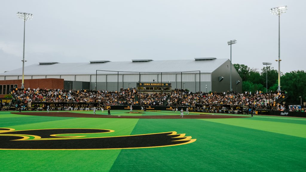 Iowa baseball drops series against Oregon with 9-6 loss at Duane Banks ...