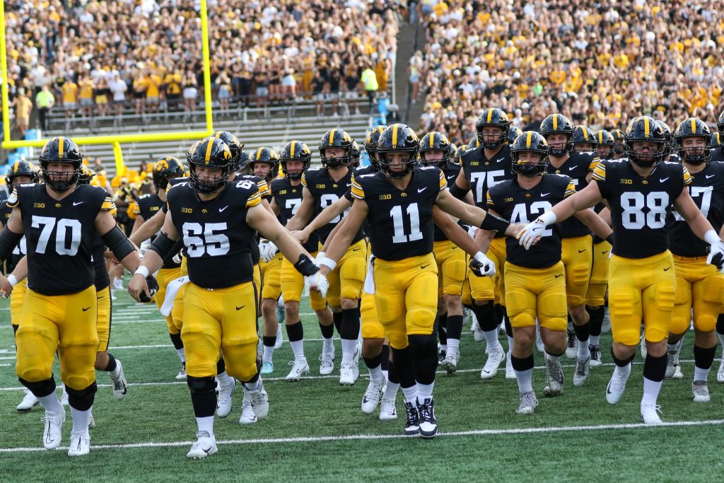 Utah four-star QB Tradon Bessinger commits to Iowa - Hawk Fanatic