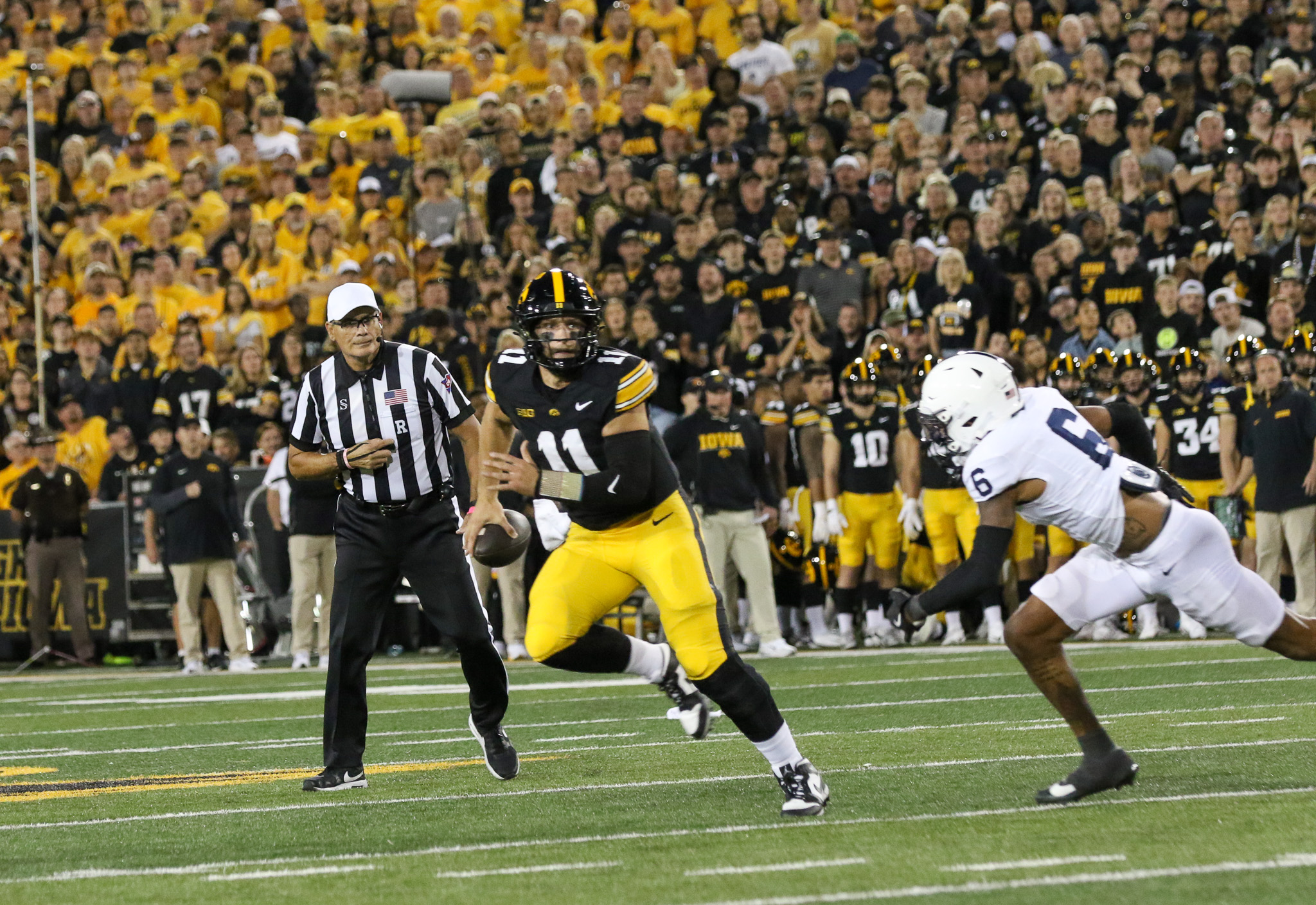 Iowa edges Penn State 25-24 in wild, back-and-forth thriller at Kinnick ...