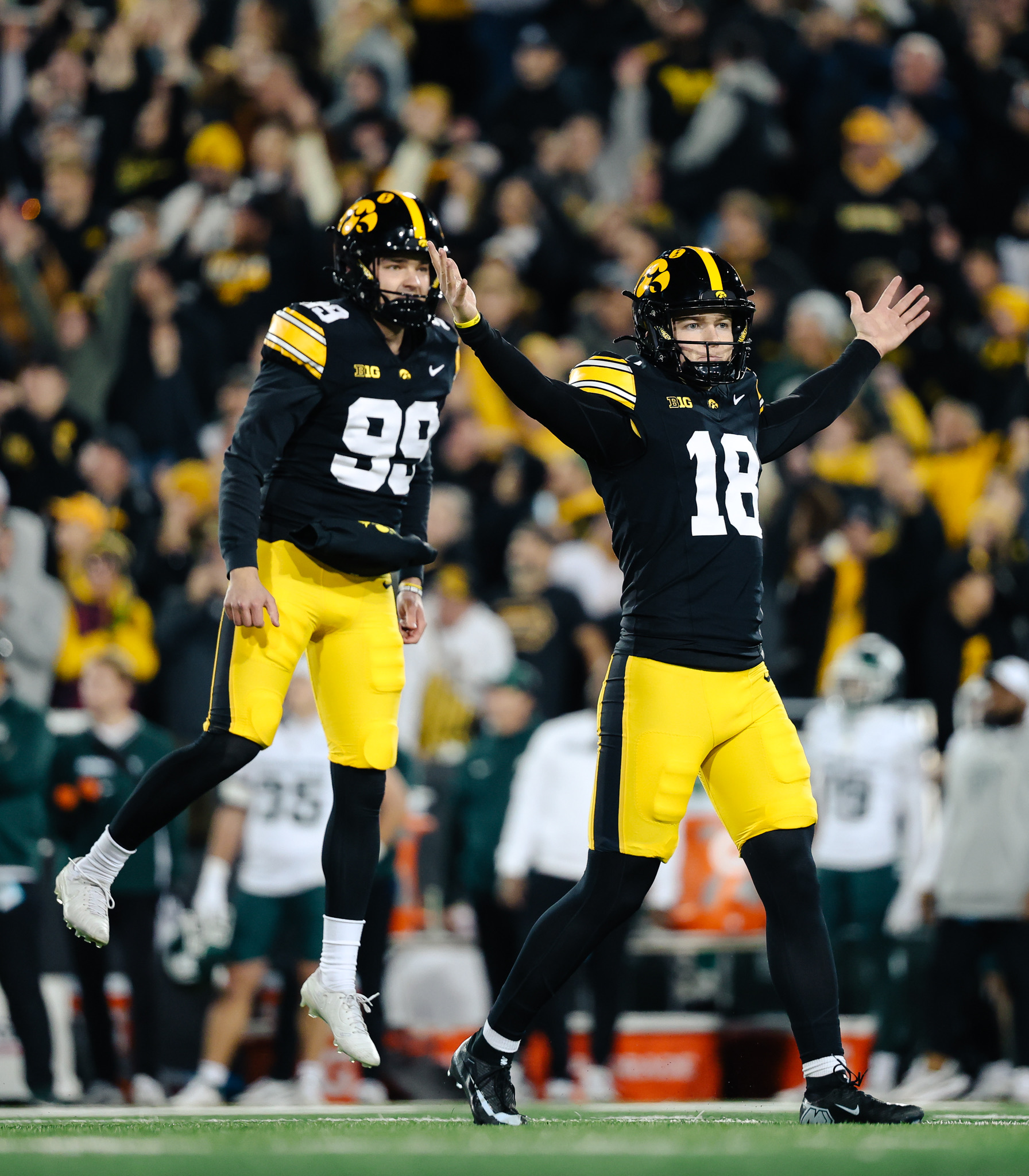 Iowa football rallies in fourth quarter to defeat Michigan State 20-17 ...