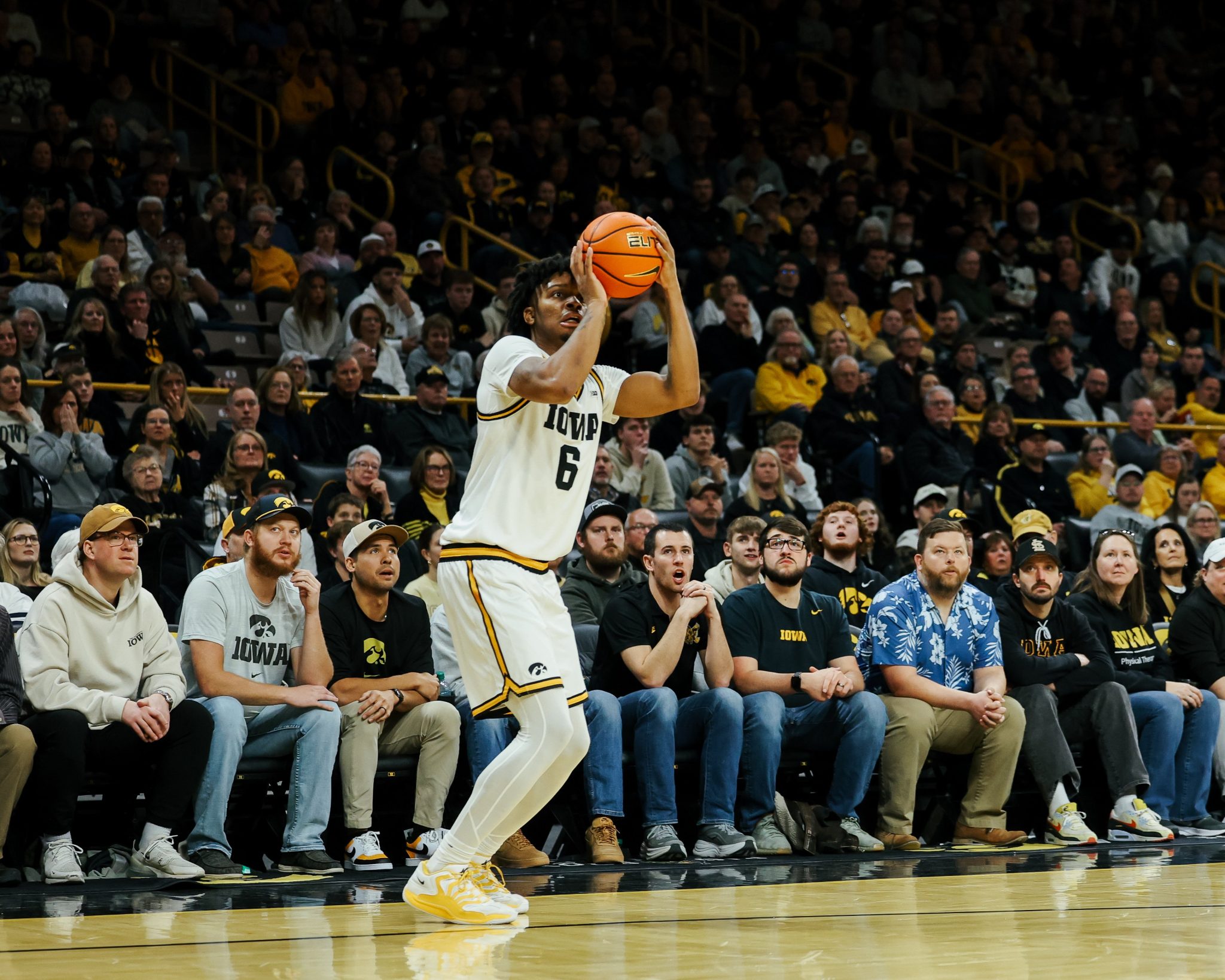 Iowa men overcome sloppy start, late USC run to prevail 73-72 at Carver ...