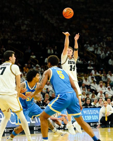 Win over UCLA shows Iowa hoops moving in right direction under Ben ...