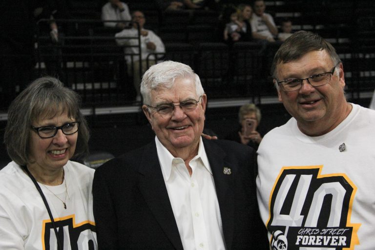 Hawkeye Hoops History Podcast: Dr. Tom Davis - Hawk Fanatic