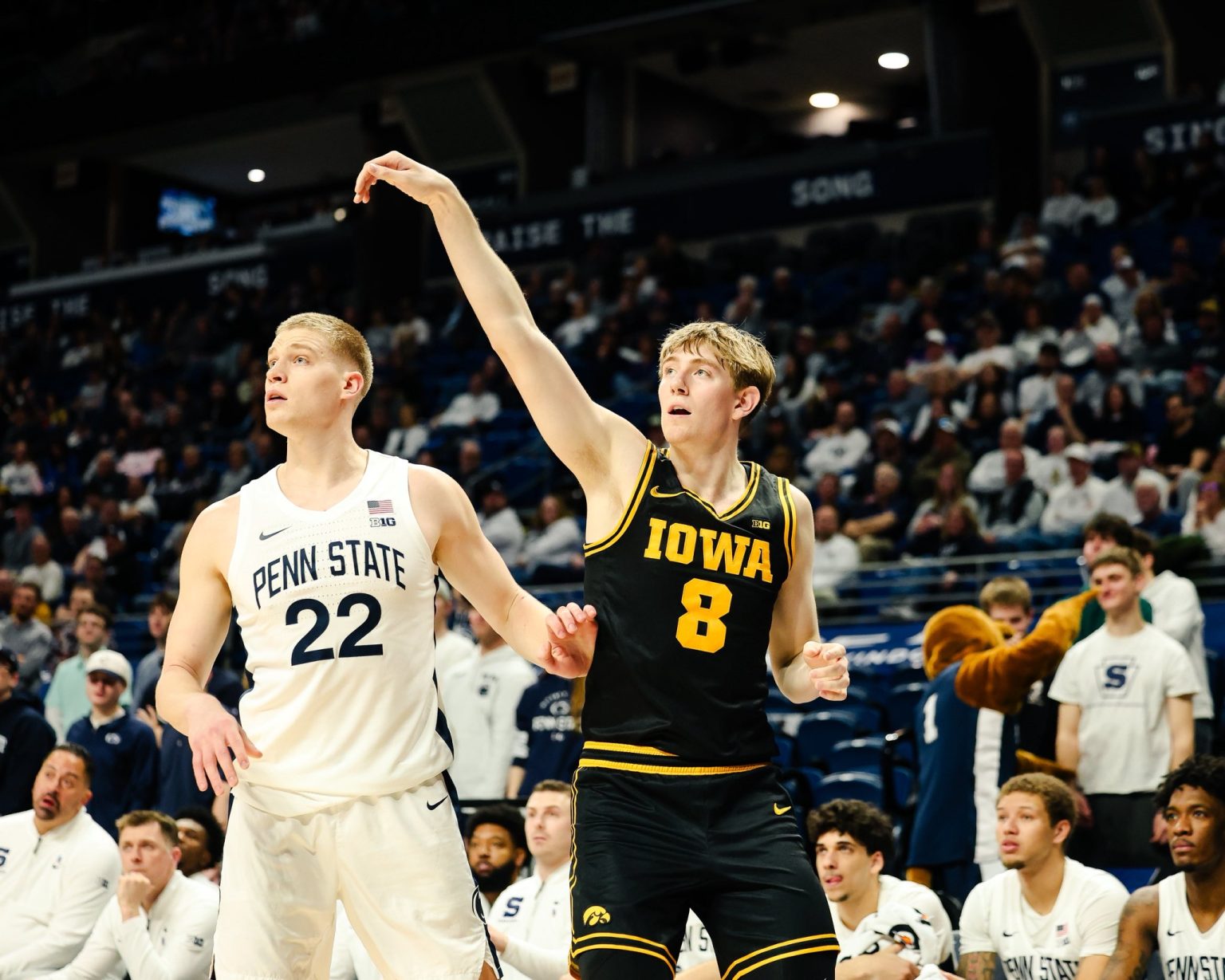 Iowa men unravel down stretch; fall to last-pace Penn State 71-69 at ...
