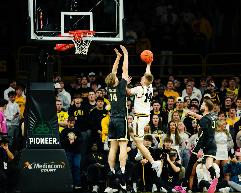 Iowa's first home sellout under Ben McCollum has little effect as No ...