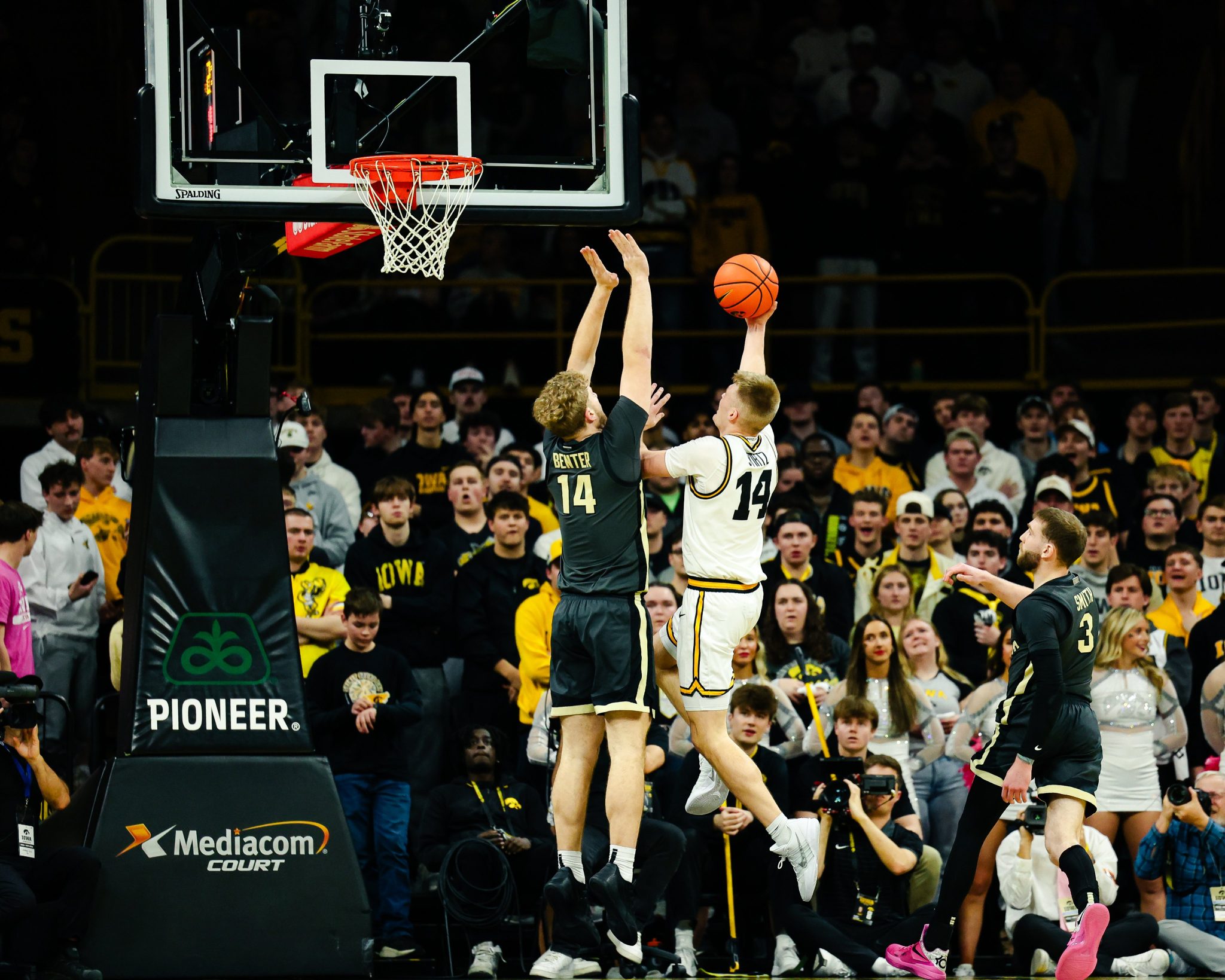 Iowa's first home sellout under Ben McCollum has little effect as No ...