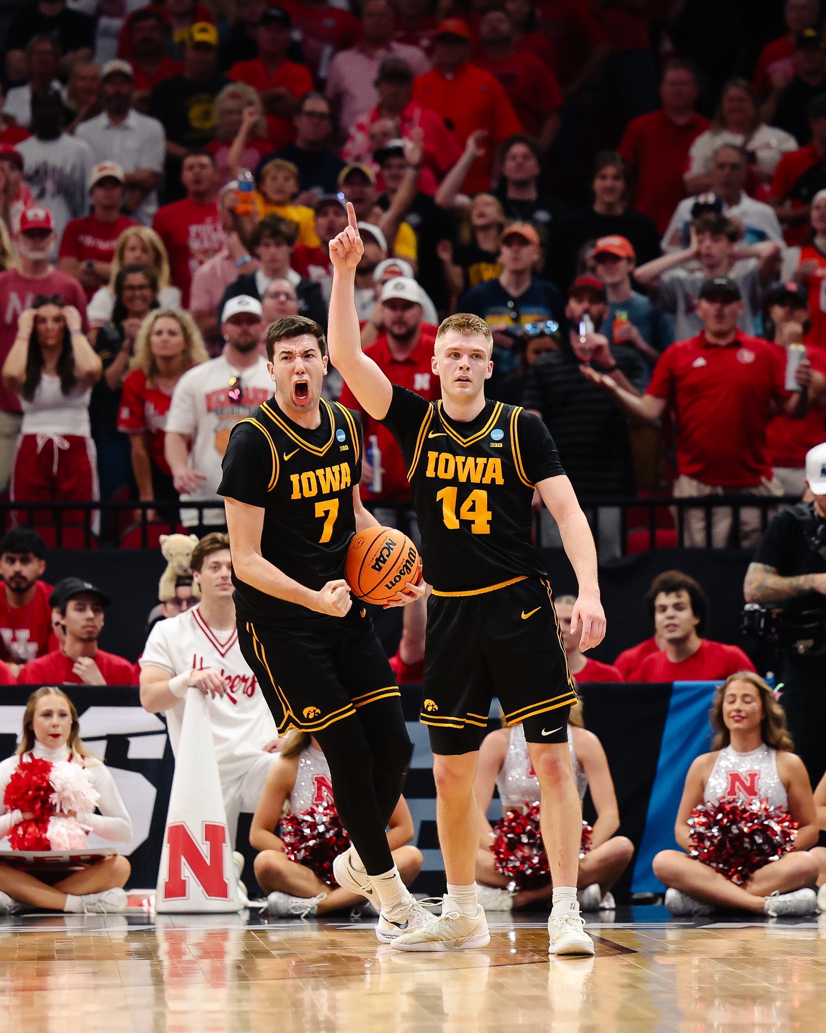Iowa men's hoops ranked 15th in final Associated Press poll - Hawk Fanatic